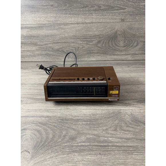 Panasonic | Wall Decor | Vintage Panasonic Mcm Model Rc650 Alarm Clock ...